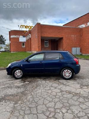 Blue Toyota Corolla 2003 in Kraslava, with an engine capacity of 2.00 L and mileage of 297 thousand km for 1100 €, photo 6 on AUTOMOTO.COM.LV