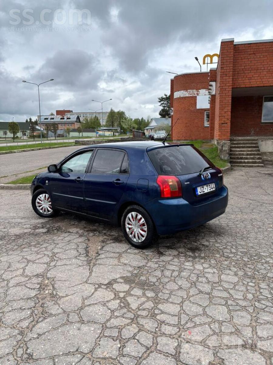 Blue Toyota Corolla 2003 in Kraslava, with an engine capacity of 2.00 L and mileage of 297 thousand km for 1100 €, photo 7 on AUTOMOTO.COM.LV