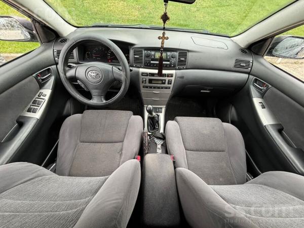 Blue Toyota Corolla 2003 in Kraslava, with an engine capacity of 2.00 L and mileage of 297 thousand km for 1100 €, photo 9 on AUTOMOTO.COM.LV