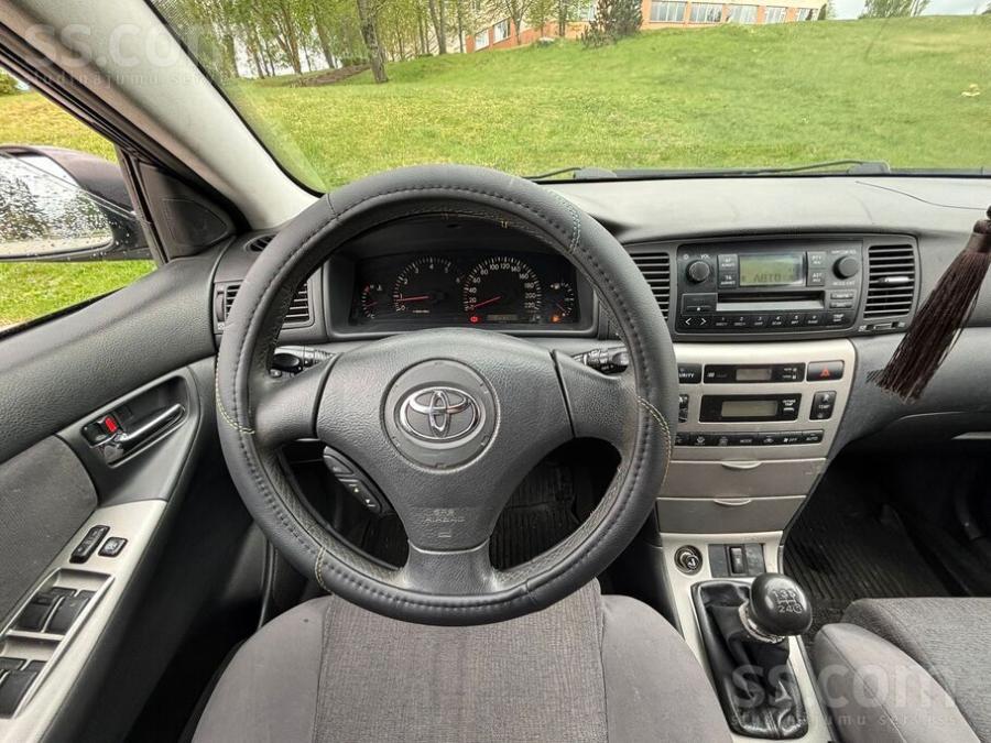 Blue Toyota Corolla 2003 in Kraslava, with an engine capacity of 2.00 L and mileage of 297 thousand km for 1100 €, photo 11 on AUTOMOTO.COM.LV