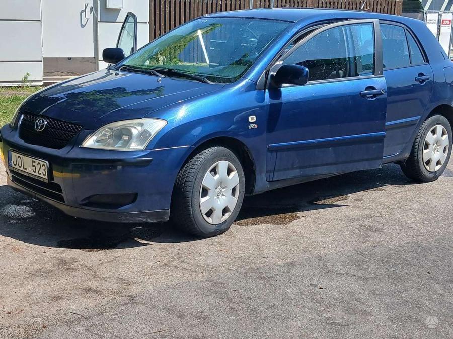 Zils Toyota Corolla 2003 Viļņa, ar dzinēja tilpumu 2.00 L un nobraukumu 300 tūkst. km par 800 €, foto 3 vietnē AUTOMOTO.COM.LV