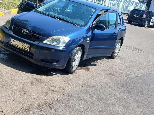 Blue Toyota Corolla 2003 in Vilnius, with an engine capacity of 2.00 L and mileage of 300 thousand km for 800 €, photo 3 on AUTOMOTO.COM.LV