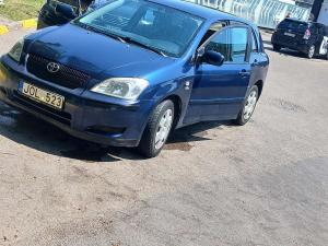 Zils Toyota Corolla 2003 Viļņa, ar dzinēja tilpumu 2.00 L un nobraukumu 300 tūkst. km par 800 €, foto 4 vietnē AUTOMOTO.COM.LV