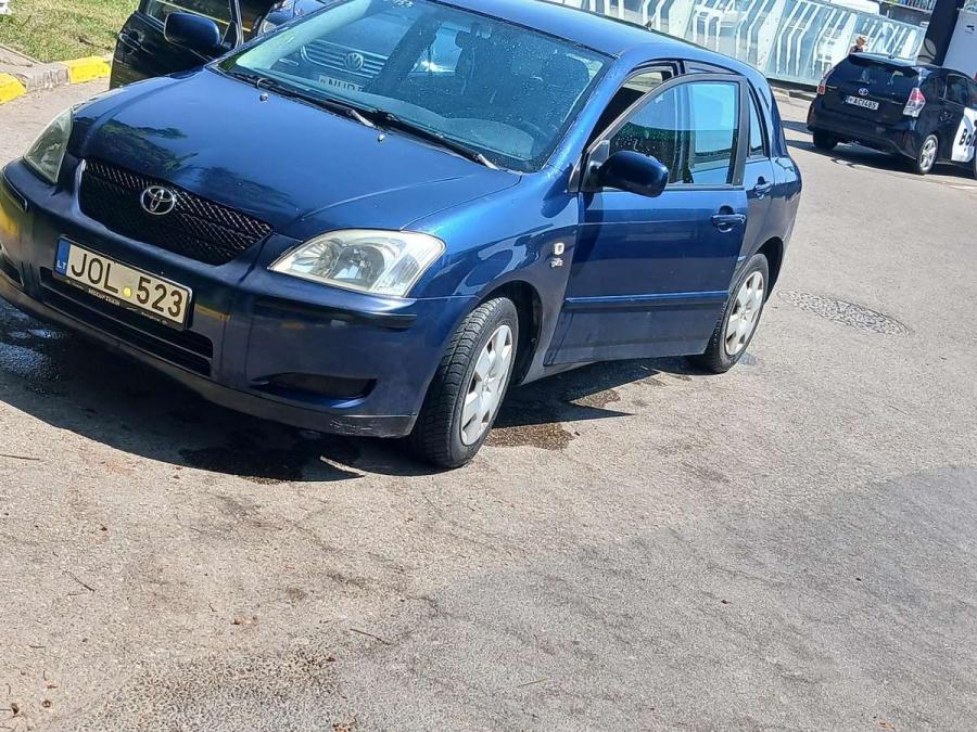 Zils Toyota Corolla 2003 Viļņa, ar dzinēja tilpumu 2.00 L un nobraukumu 300 tūkst. km par 800 €, foto 4 vietnē AUTOMOTO.COM.LV
