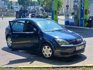 Zils Toyota Corolla 2003 Viļņa, ar dzinēja tilpumu 2.00 L un nobraukumu 300 tūkst. km par 800 €, foto 5 vietnē AUTOMOTO.COM.LV