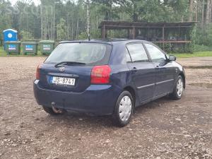 Zils Toyota Corolla 2003 Rīga, ar dzinēja tilpumu 2.00 L un nobraukumu 384 tūkst. km par 1100 €, foto 5 vietnē AUTOMOTO.COM.LV