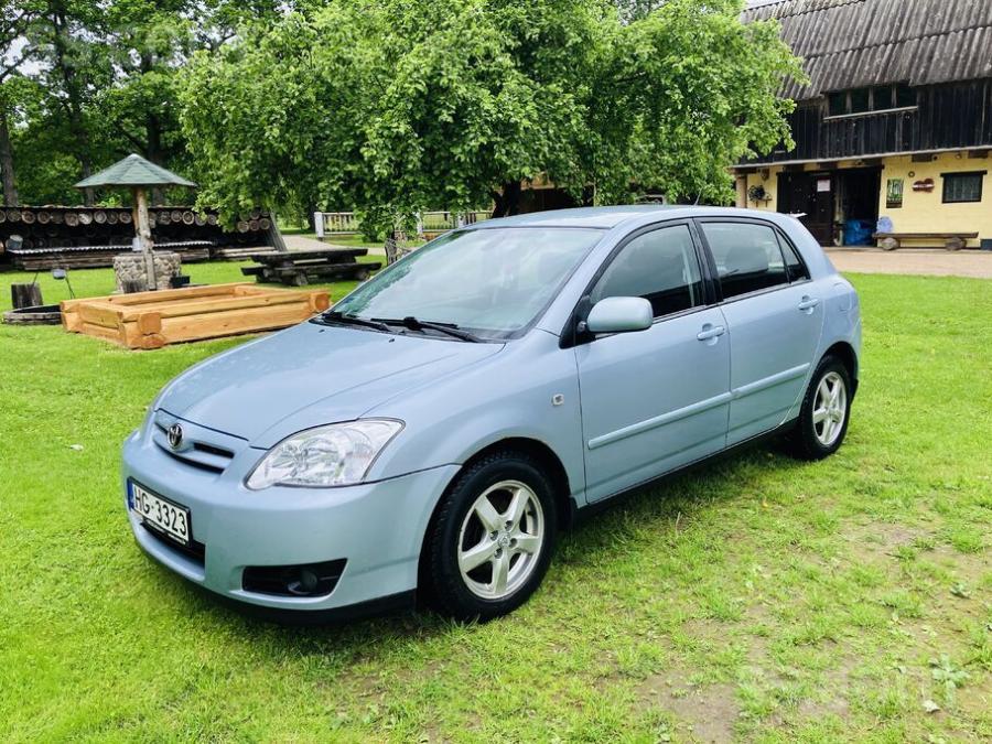 Zils Toyota Corolla 2004 Valmiera, ar dzinēja tilpumu 1.40 L un nobraukumu 323 tūkst. km par 1600 €, foto 1 vietnē AUTOMOTO.COM.LV