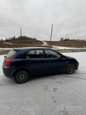 Zils Toyota Corolla 2004 Jēkabpils, ar dzinēja tilpumu 2.00 L un nobraukumu 343 tūkst. km par 1500 €, foto 3 vietnē AUTOMOTO.COM.LV