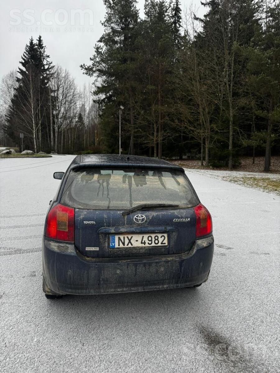 Zils Toyota Corolla 2004 Jēkabpils, ar dzinēja tilpumu 2.00 L un nobraukumu 343 tūkst. km par 1500 €, foto 4 vietnē AUTOMOTO.COM.LV