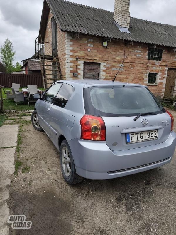 Blue Toyota Corolla 2004 in Kaunas, with an engine capacity of 1.40 L and mileage of 300 thousand km for 1500 €, photo 3 on AUTOMOTO.COM.LV
