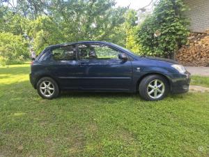 Zils Toyota Corolla 2004 Viļņa, ar dzinēja tilpumu 2.00 L un nobraukumu 270 tūkst. km par 1000 €, foto 4 vietnē AUTOMOTO.COM.LV