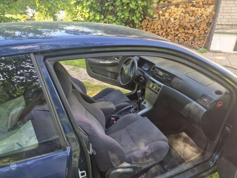 Zils Toyota Corolla 2004 Viļņa, ar dzinēja tilpumu 2.00 L un nobraukumu 270 tūkst. km par 1000 €, foto 11 vietnē AUTOMOTO.COM.LV