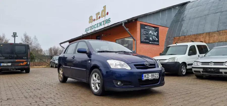 Zils Toyota Corolla 2004 Valmiera, ar dzinēja tilpumu 2.00 L un nobraukumu 299 tūkst. km par 1050 €, foto 1 vietnē AUTOMOTO.COM.LV