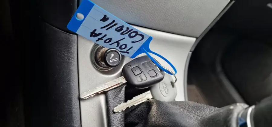 Zils Toyota Corolla 2004 Valmiera, ar dzinēja tilpumu 2.00 L un nobraukumu 299 tūkst. km par 1050 €, foto 13 vietnē AUTOMOTO.COM.LV