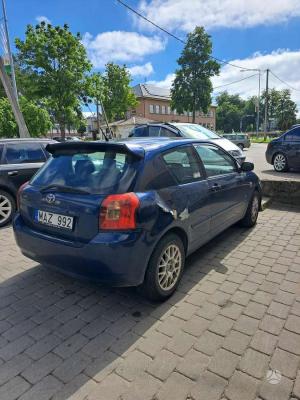 Zils Toyota Corolla 2004 Kauņa, ar dzinēja tilpumu 2.00 L un nobraukumu 221 tūkst. km par 850 €, foto 4 vietnē AUTOMOTO.COM.LV