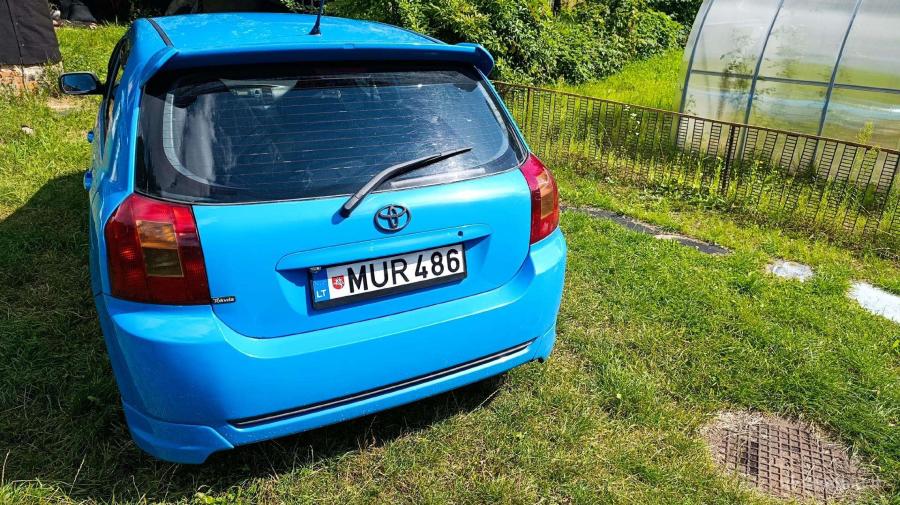 Blue Toyota Corolla 2004 in Kaunas, with an engine capacity of 2.00 L and mileage of 310 thousand km for 600 €, photo 4 on AUTOMOTO.COM.LV