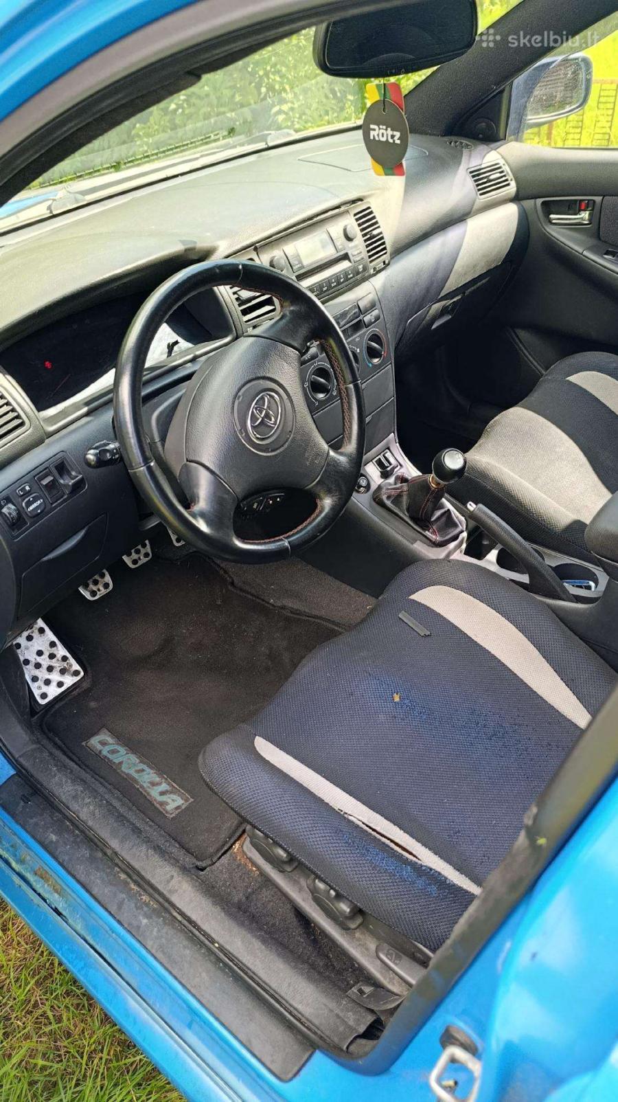 Blue Toyota Corolla 2004 in Kaunas, with an engine capacity of 2.00 L and mileage of 310 thousand km for 600 €, photo 7 on AUTOMOTO.COM.LV