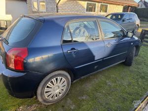 Blue Toyota Corolla 2005 in Plunge, with an engine capacity of 1.40 L and mileage of 276 thousand km for 1150 €, photo 4 on AUTOMOTO.COM.LV