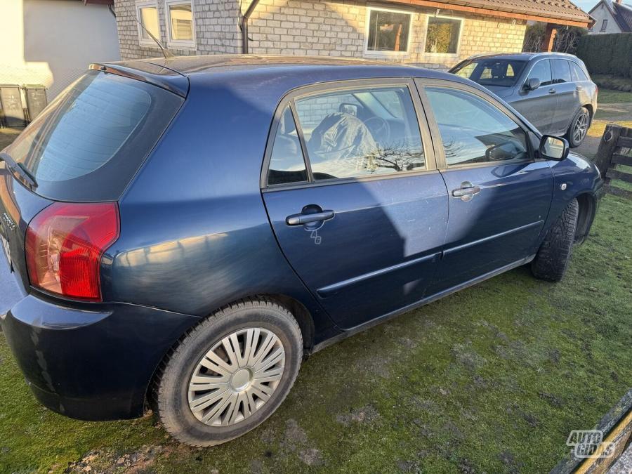 Blue Toyota Corolla 2005 in Plunge, with an engine capacity of 1.40 L and mileage of 276 thousand km for 1150 €, photo 4 on AUTOMOTO.COM.LV