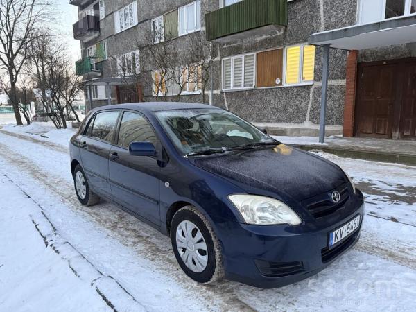 Zils Toyota Corolla 2005 Daugavpils, ar dzinēja tilpumu 1.40 L un nobraukumu 240 tūkst. km par 1600 €, foto 1 vietnē AUTOMOTO.COM.LV