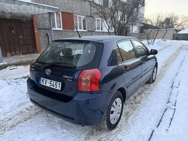 Zils Toyota Corolla 2005 Daugavpils, ar dzinēja tilpumu 1.40 L un nobraukumu 240 tūkst. km par 1600 €, foto 3 vietnē AUTOMOTO.COM.LV