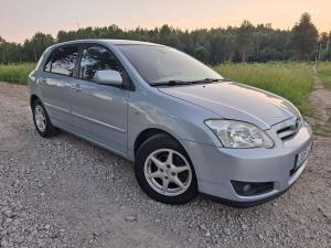 Zils Toyota Corolla 2005 Viļņa, ar dzinēja tilpumu 1.36 L un nobraukumu 203 tūkst. km par 2800 €, foto  vietnē AUTOMOTO.COM.LV