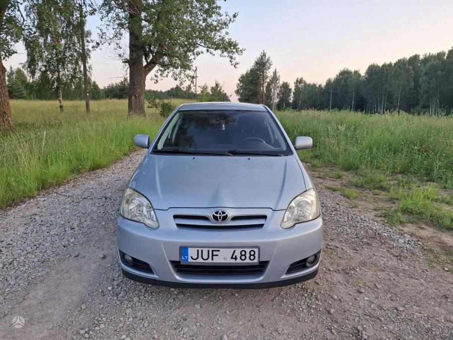 Blue Toyota Corolla 2005 in Vilnius, with an engine capacity of 1.36 L and mileage of 203 thousand km for 2800 €, photo 3 on AUTOMOTO.COM.LV