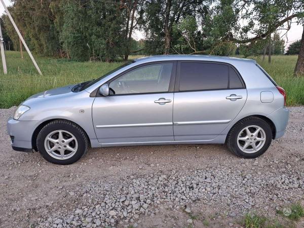 Blue Toyota Corolla 2005 in Vilnius, with an engine capacity of 1.36 L and mileage of 203 thousand km for 2800 €, photo 4 on AUTOMOTO.COM.LV