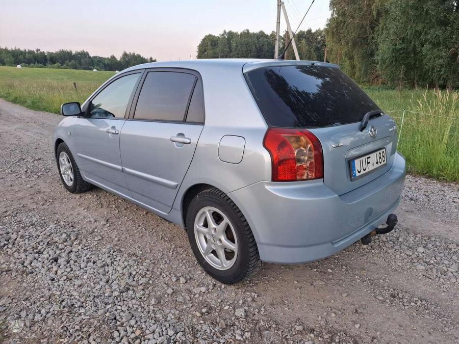 Blue Toyota Corolla 2005 in Vilnius, with an engine capacity of 1.36 L and mileage of 203 thousand km for 2800 €, photo 6 on AUTOMOTO.COM.LV