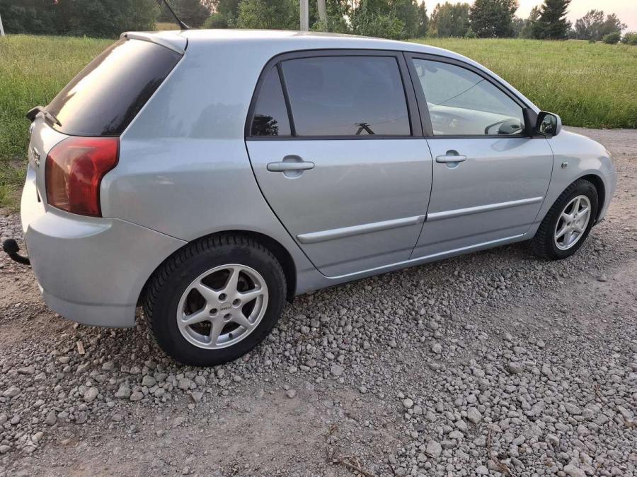 Blue Toyota Corolla 2005 in Vilnius, with an engine capacity of 1.36 L and mileage of 203 thousand km for 2800 €, photo 8 on AUTOMOTO.COM.LV