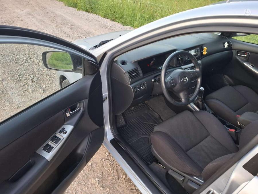 Blue Toyota Corolla 2005 in Vilnius, with an engine capacity of 1.36 L and mileage of 203 thousand km for 2800 €, photo 10 on AUTOMOTO.COM.LV
