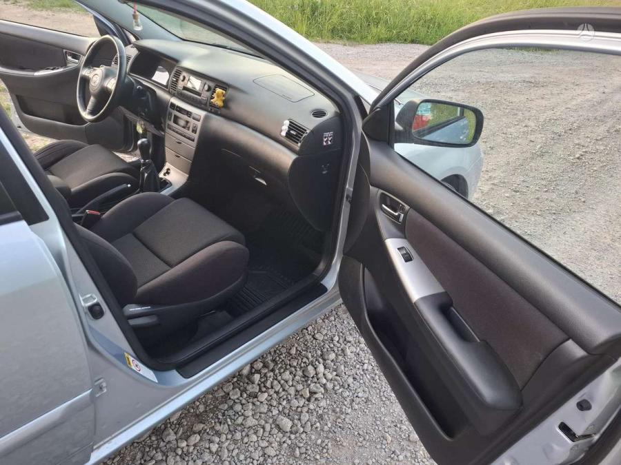 Blue Toyota Corolla 2005 in Vilnius, with an engine capacity of 1.36 L and mileage of 203 thousand km for 2800 €, photo 13 on AUTOMOTO.COM.LV
