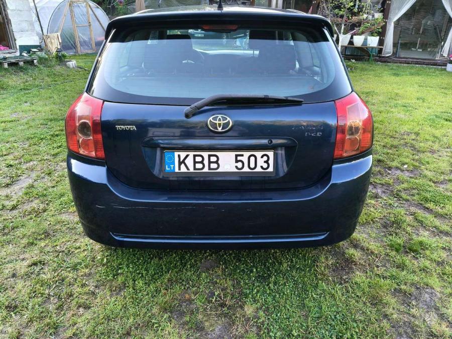 Blue Toyota Corolla 2005 in Jonava, with an engine capacity of 1.40 L and mileage of 279 thousand km for 1000 €, photo 3 on AUTOMOTO.COM.LV