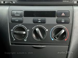 Zils Toyota Corolla 2006 Tallina, ar dzinēja tilpumu 1.40 L un nobraukumu 258 tūkst. km par 999 €, foto 9 vietnē AUTOMOTO.COM.LV