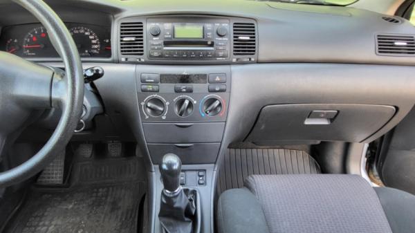 Blue Toyota Corolla 2007 in Riga, with an engine capacity of 1.40 L and mileage of 211 thousand km for 1490 €, photo 10 on AUTOMOTO.COM.LV