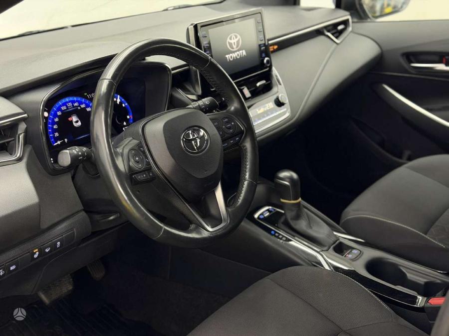 Blue Toyota Corolla 2019 in Vilnius, with an engine capacity of 1.20 L and mileage of 73 thousand km for 16950 €, photo 9 on AUTOMOTO.COM.LV