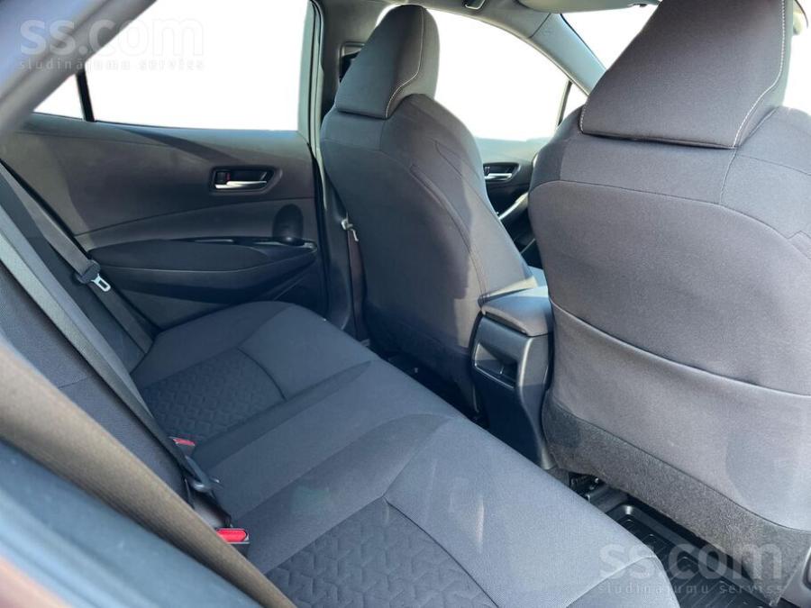 Blue Toyota Corolla 2021 in Riga, with an engine capacity of 1.80 L and mileage of 136 thousand km for 15990 €, photo 8 on AUTOMOTO.COM.LV