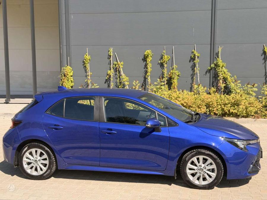 Zils Toyota Corolla 2024 Viļņa, ar dzinēja tilpumu 1.80 L un nobraukumu 30 tūkst. km par 19950 €, foto 6 vietnē AUTOMOTO.COM.LV
