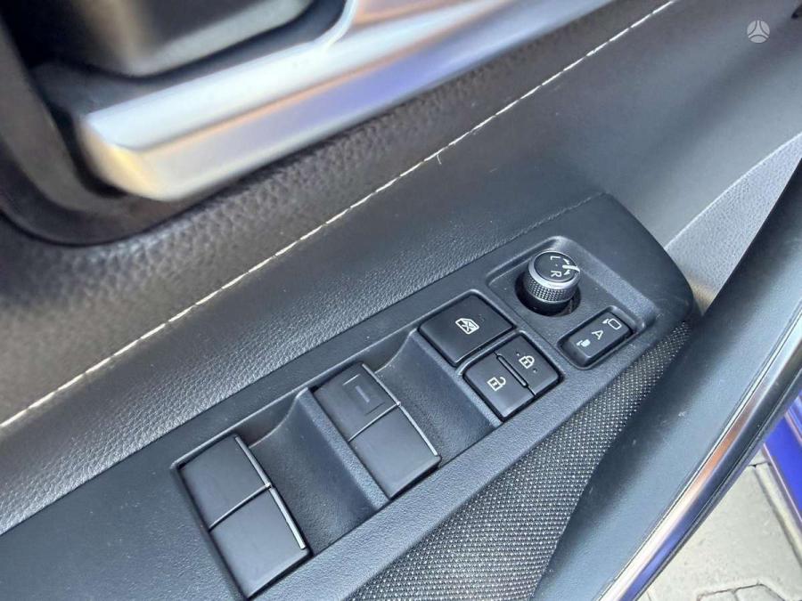 Zils Toyota Corolla 2024 Viļņa, ar dzinēja tilpumu 1.80 L un nobraukumu 30 tūkst. km par 19950 €, foto 14 vietnē AUTOMOTO.COM.LV