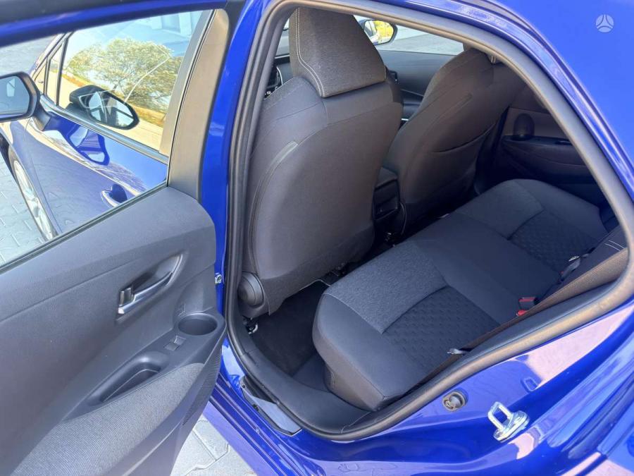 Zils Toyota Corolla 2024 Viļņa, ar dzinēja tilpumu 1.80 L un nobraukumu 30 tūkst. km par 19950 €, foto 19 vietnē AUTOMOTO.COM.LV