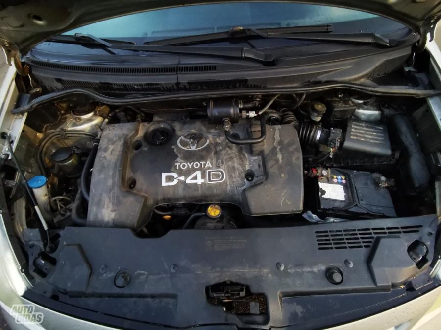 Blue Toyota Corolla 2004 in Kaunas, with an engine capacity of 2.00 L and mileage of 299 thousand km for 950 €, photo 12 on AUTOMOTO.COM.LV
