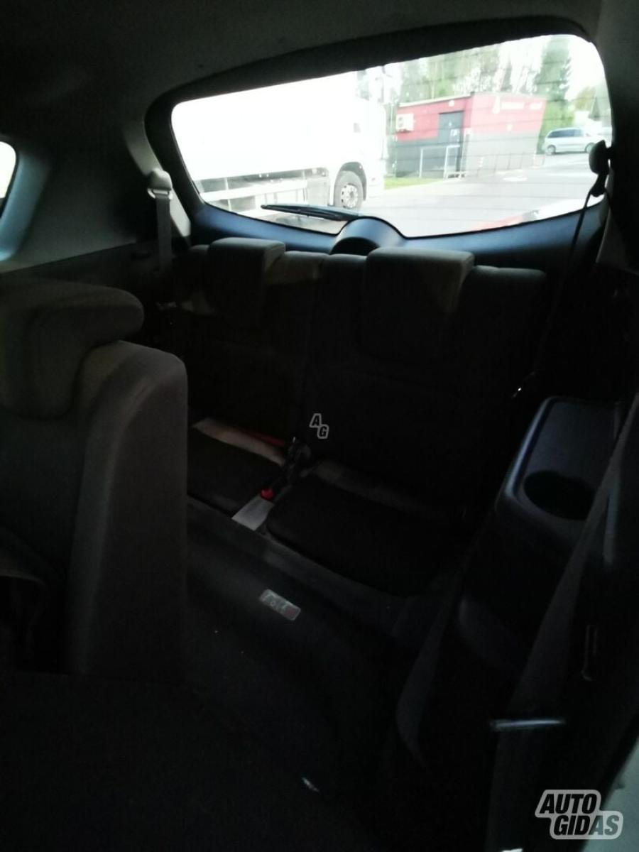 Blue Toyota Corolla 2004 in Kaunas, with an engine capacity of 2.00 L and mileage of 299 thousand km for 950 €, photo 16 on AUTOMOTO.COM.LV