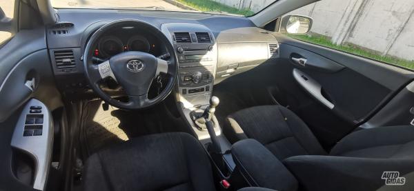 Blue Toyota Corolla 2004 in Kaunas, with an engine capacity of 1.60 L and mileage of 264 thousand km for 1850 €, photo 9 on AUTOMOTO.COM.LV