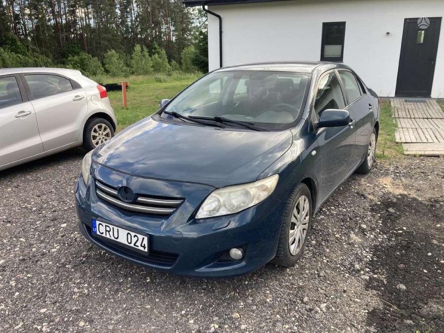 Blue Toyota Corolla 2007 in Vilnius, with an engine capacity of 1.60 L and mileage of 233 thousand km for 3499 €, photo 1 on AUTOMOTO.COM.LV