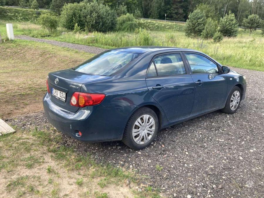 Blue Toyota Corolla 2007 in Vilnius, with an engine capacity of 1.60 L and mileage of 233 thousand km for 3499 €, photo 3 on AUTOMOTO.COM.LV