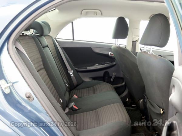 Zils Toyota Corolla 2007 Tallina, ar dzinēja tilpumu 1.60 L un nobraukumu 339 tūkst. km par 2199 €, foto 7 vietnē AUTOMOTO.COM.LV