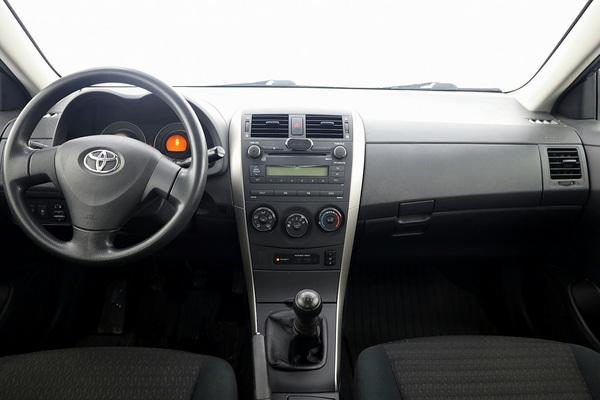 Blue Toyota Corolla 2007 in Tallinn, with an engine capacity of 1.60 L and mileage of 339 thousand km for 1599 €, photo 6 on AUTOMOTO.COM.LV