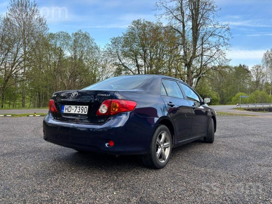 Zils Toyota Corolla 2008 Cēsis, ar dzinēja tilpumu 1.60 L un nobraukumu 276 tūkst. km par 2300 €, foto 4 vietnē AUTOMOTO.COM.LV