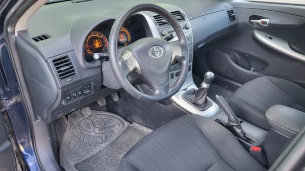 Blue Toyota Corolla 2008 in Riga, with an engine capacity of 1.60 L and mileage of 230 thousand km for 2690 €, photo 3 on AUTOMOTO.COM.LV