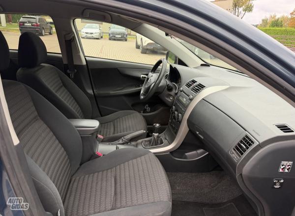 Blue Toyota Corolla 2008 in Vilnius, with an engine capacity of 1.40 L and mileage of 268 thousand km for 2850 €, photo 8 on AUTOMOTO.COM.LV